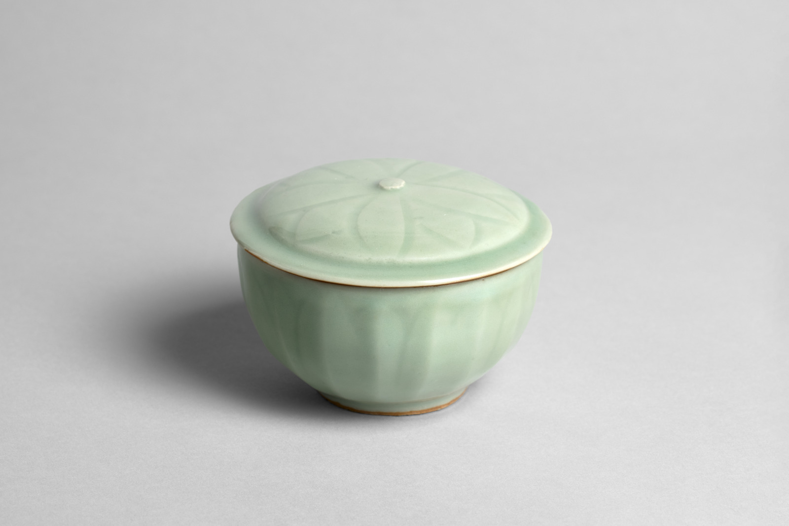 Covered Bowl with Design of Lotus Petals - Saint Louis Art Museum