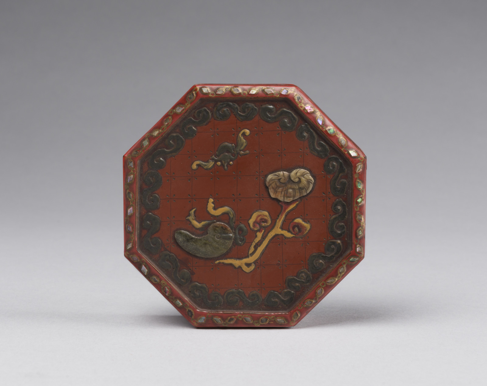 Covered Octagonal Box - Saint Louis Art Museum