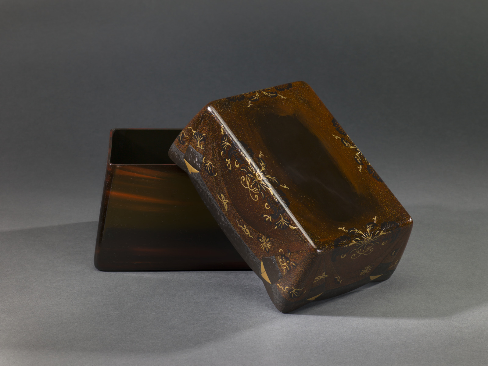 Covered Box for Tea Implements (urushi-e chabako) - Saint Louis Art Museum