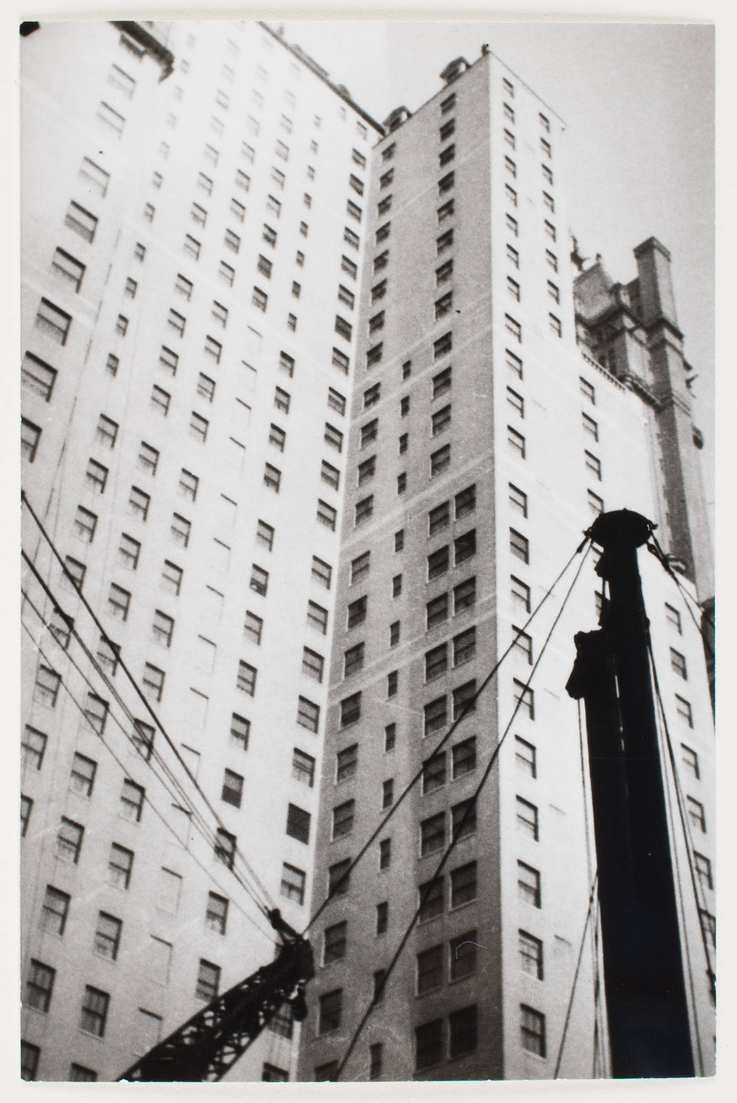 Skyscraper with crane and pile drive (NY?) - Saint Louis Art Museum