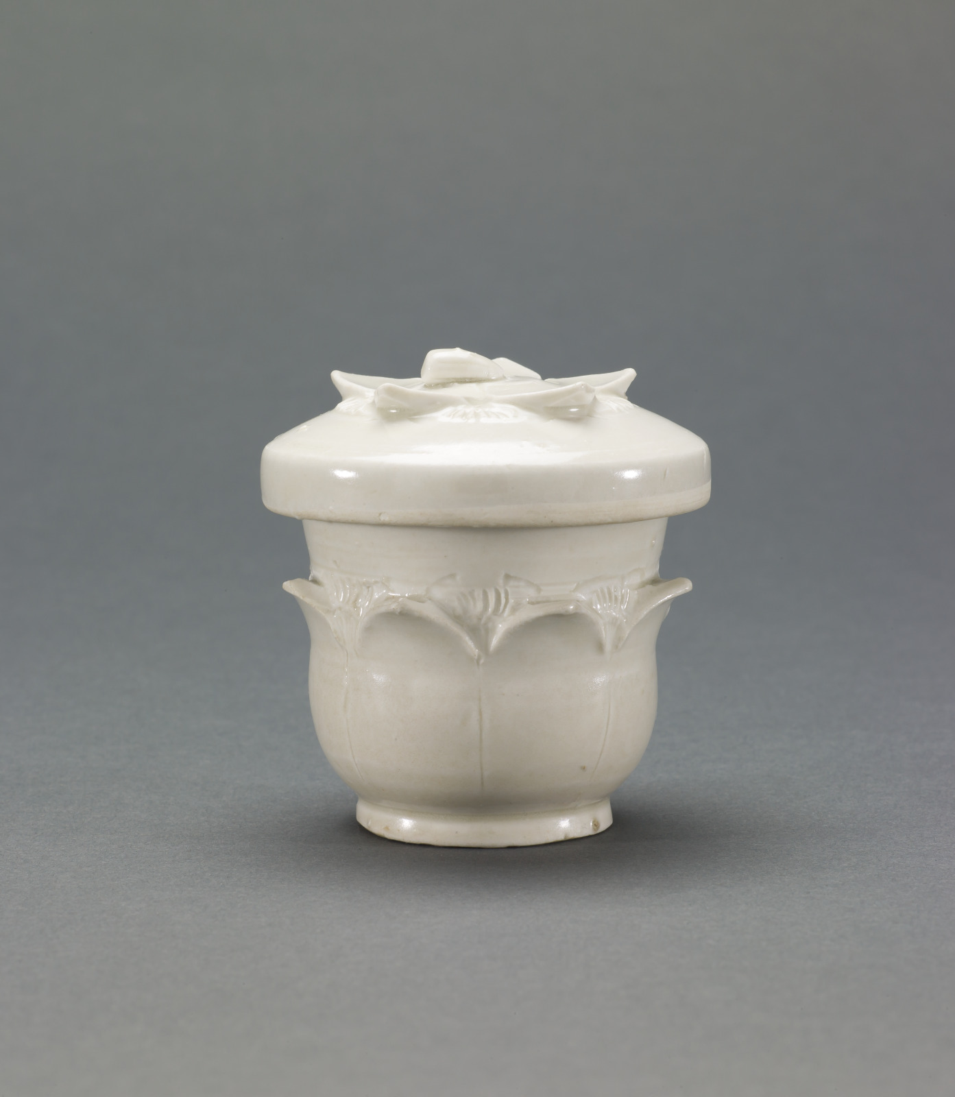 Covered Cup With Design of Lotus Petals - Saint Louis Art Museum